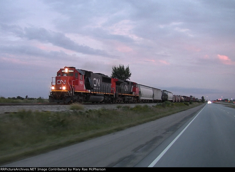 Pacing a northbound Canadian National freight